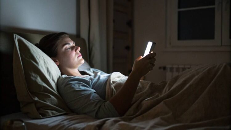 Snooze Upgrade: Elevate Your Sleep with a Digital Detox - Sleepy Hero